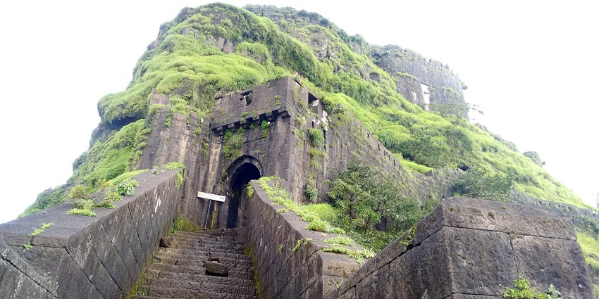 10 Hill Forts In Maharashtra Offering Serenity And Adventure - TripXL