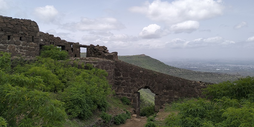 Saswad Fort: A Historical Gem Nestled Amidst Scenic Hills - TripXL