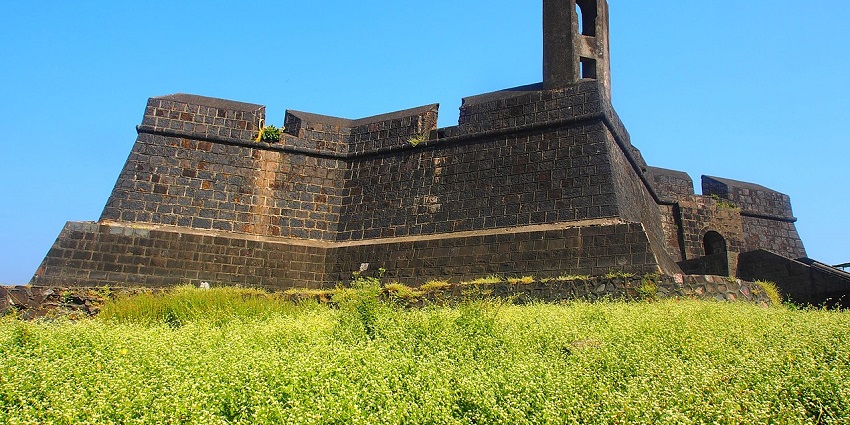 Chanderi Fort Badlapur: Unveil History And Heritage - TripXL