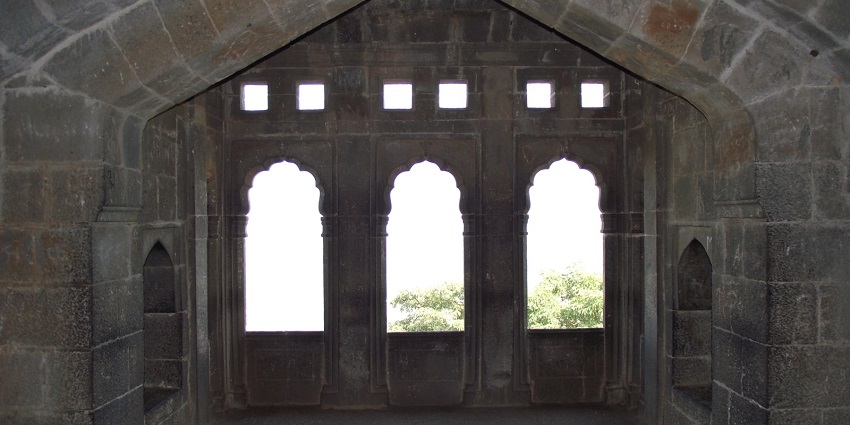 Shivneri Fort: History And Scenic Beauty In Maharashtra - TripXL