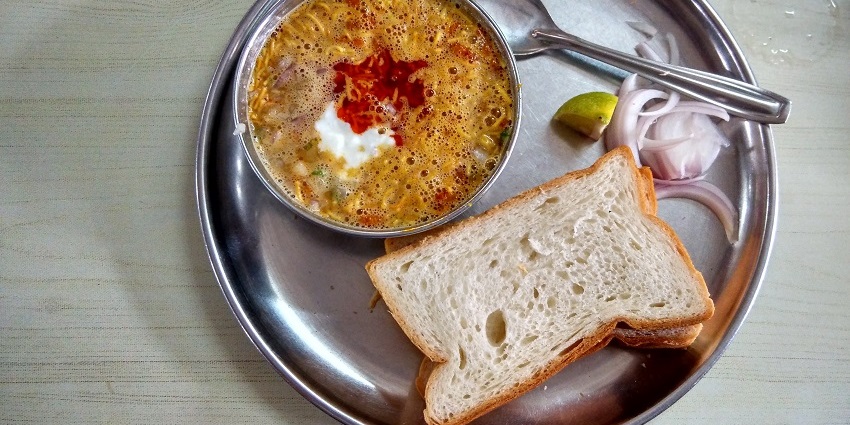 Famous Street Food In Kolhapur: 10 Amazing Eateries To Try - TripXL