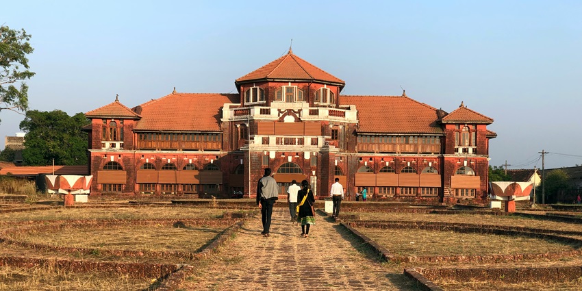 The Historic Ratnadurg Fort: Your Comprehensive Guide - TripXL