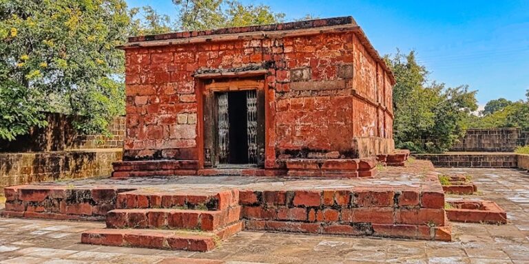 Vishalgad Fort: A Historic Jewel Nestled In Maharashtra - TripXL