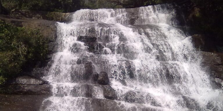10 Most Famous Waterfalls In Tamil Nadu: Seek Tranquillity - TripXL