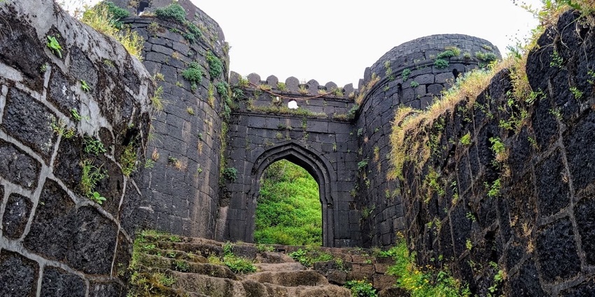 Forts In Maharashtra: A Journey Through The Rich History - TripXL