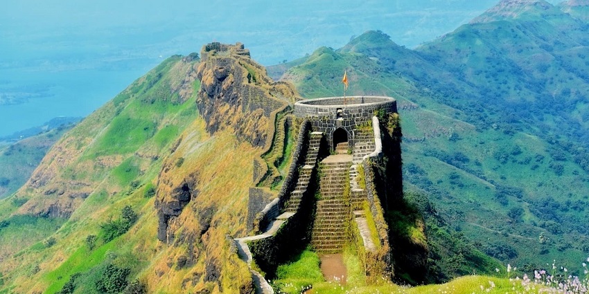 Sea Forts In Maharashtra: Discover Coastal Heritage Sites - TripXL