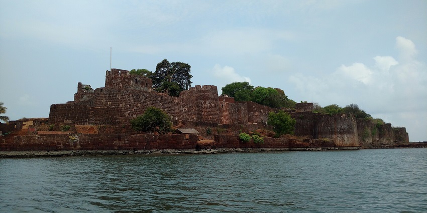 Vijaydurg Fort: A Significant Coastal Fort In Maharashtra - TripXL