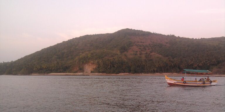 13 Things To Do In Tarkarli For Every Adventure Enthusiast - TripXL