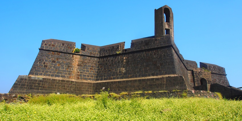 Khanderi Fort: A Historic Maritime Fortress In Maharashtra - TripXL