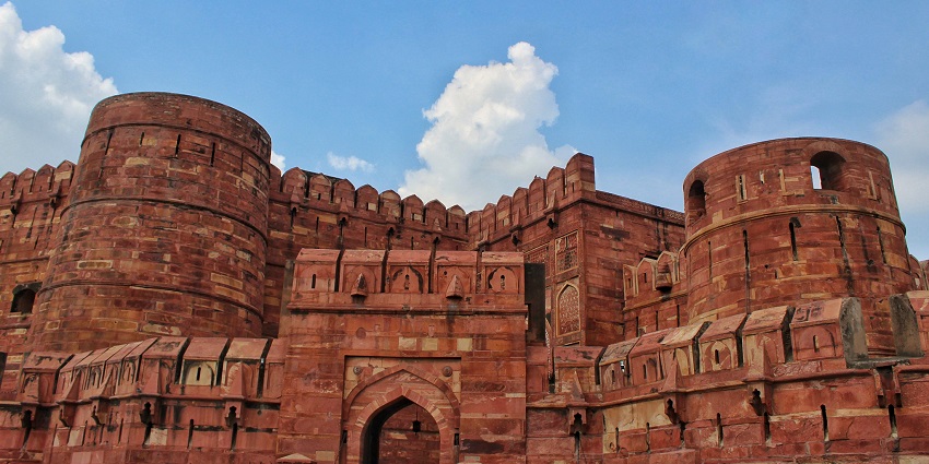 Sikandra Fort: Experience The Grandeur Of India’s Royal Past - TripXL