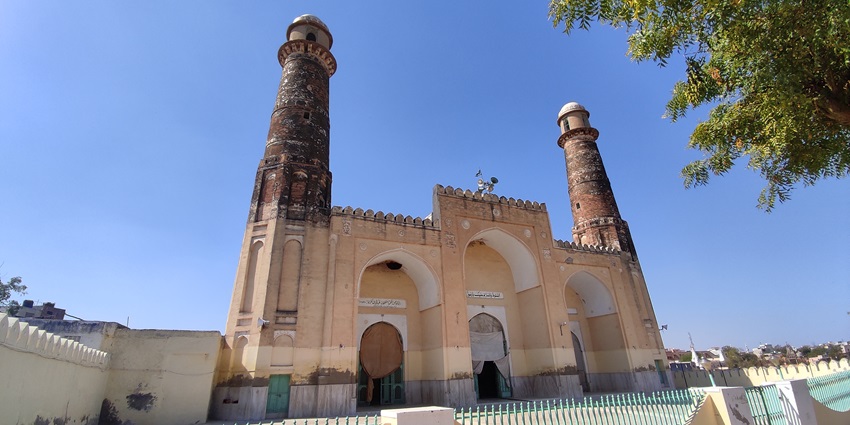 Atala Mosque: Discover Architectural Masterpiece In Jaunpur - TripXL