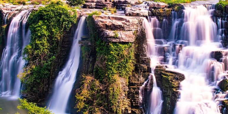 The Top 10 Waterfalls Near Chennai Amidst Tranquill Ghats - TripXL