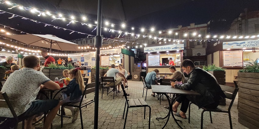 Famous Street Food In Varanasi: The Ultimate Food Guide - TripXL