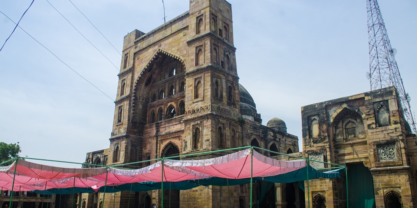 Atala Mosque: Discover Architectural Masterpiece In Jaunpur - TripXL