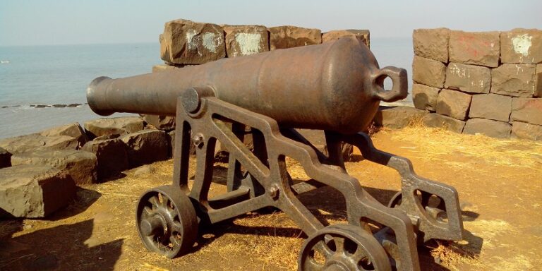 Padmadurg Fort: Unveil History And Heritage Of Maharashtra - TripXL