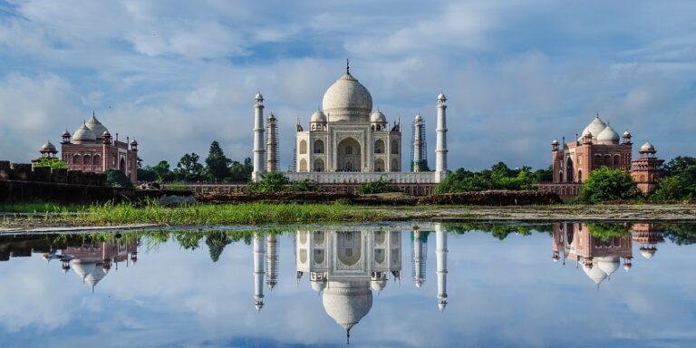 Taj Mahal Mosque: Discover The Beauty And Significance - TripXL