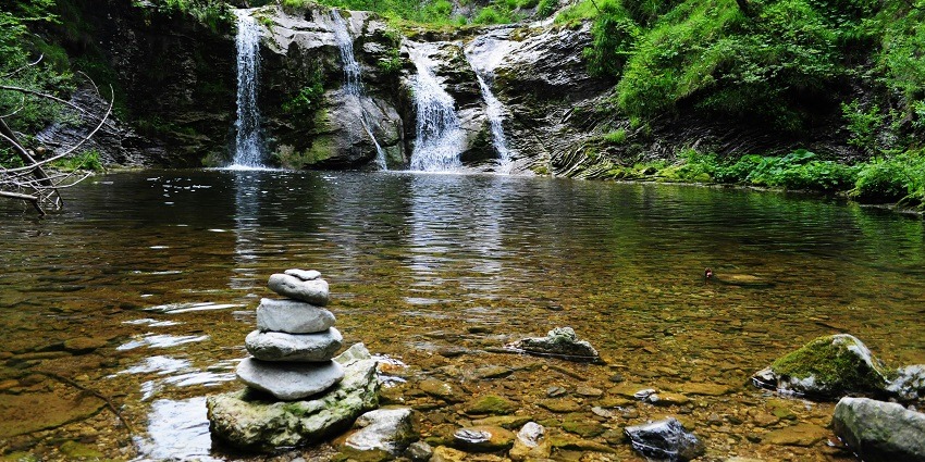 Courtallam Waterfalls: Chasing The Sound Of Cascading Beauty - TripXL
