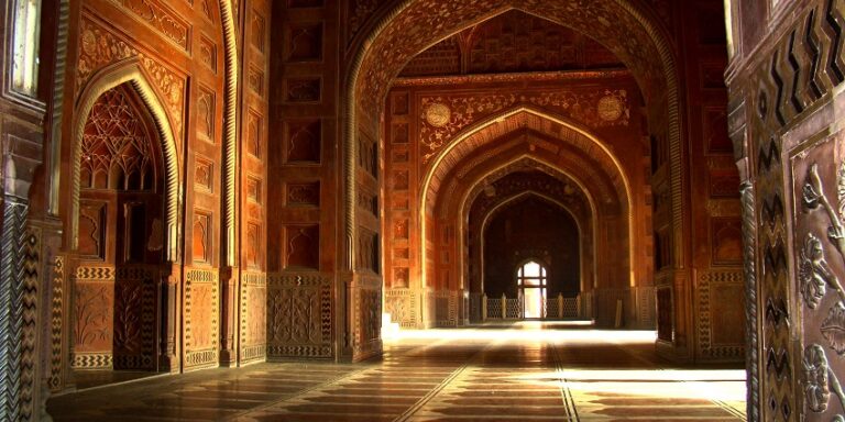 Taj Mahal Mosque: Discover The Beauty And Significance - TripXL