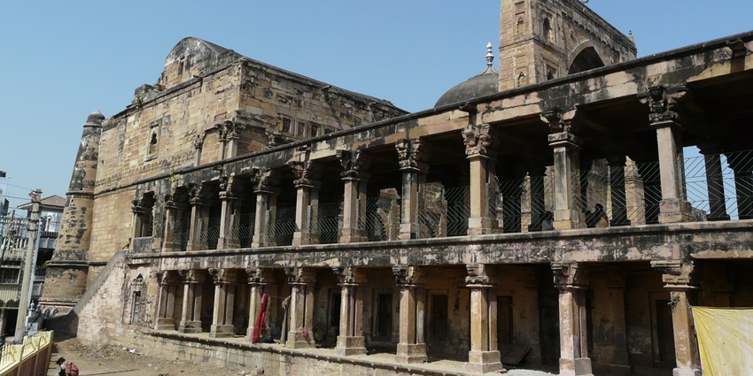 Atala Mosque: Discover Architectural Masterpiece In Jaunpur - TripXL