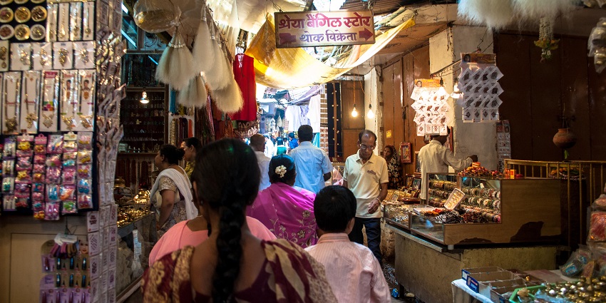 Shopping In Varanasi: Uncover Unique Treasures And Handicrafts - TripXL