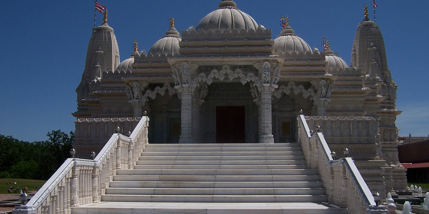 Top 10 Temples In Illinois To Feel The Serenity Around - TripXL