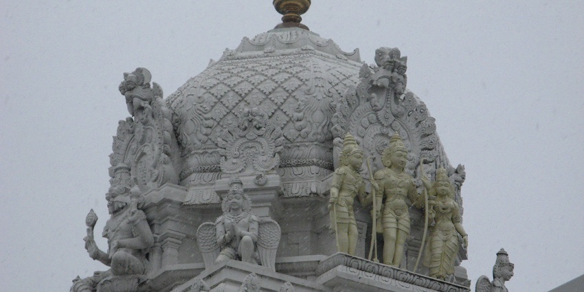 Top 10 Temples In Illinois To Feel The Serenity Around - TripXL