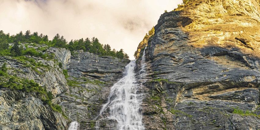 The Majestic Lauterbrunnen Waterfalls: A Natural Wonder - TripXL