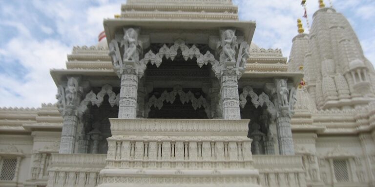 Top 10 Temples In Bahrain To Feel The Serenity Around - TripXL