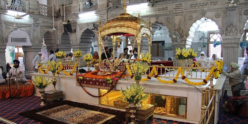 Top 10 Temples In Bahrain To Feel The Serenity Around - TripXL