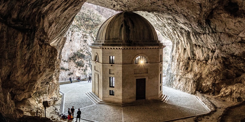 Top 10 Temples In Illinois To Feel The Serenity Around - TripXL