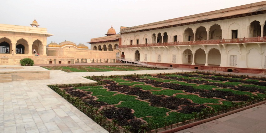 Places To Visit In Agra For Couples: Romantic Getaway To UP - TripXL