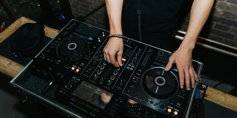 Kenya Nightlife: A Guide To Bars, Clubs, And Evening Adventures - TripXL