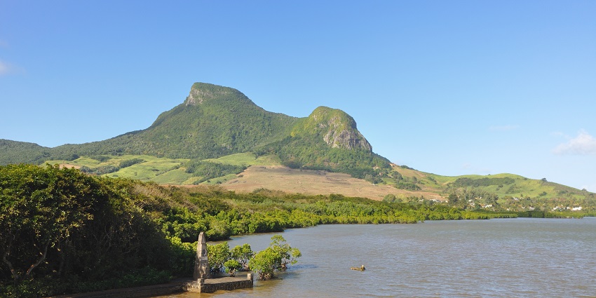 Pereybere Beach: Unveil It For A Perfect Summer Getaway - TripXL
