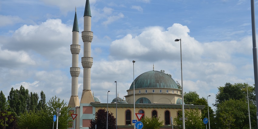 10 Mosques In Netherlands: A Guide To Islamic Centers - TripXL