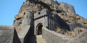 Tarapur Fort: Explore History, Architecture & Travel Guide - TripXL