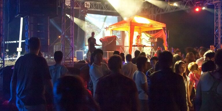 The Best Of Cyprus Nightlife: Bars, Clubs & Beach Parties - TripXL