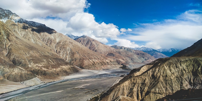 Desert Safaris In India: Enjoy the Camel And Jeep Safari - TripXL