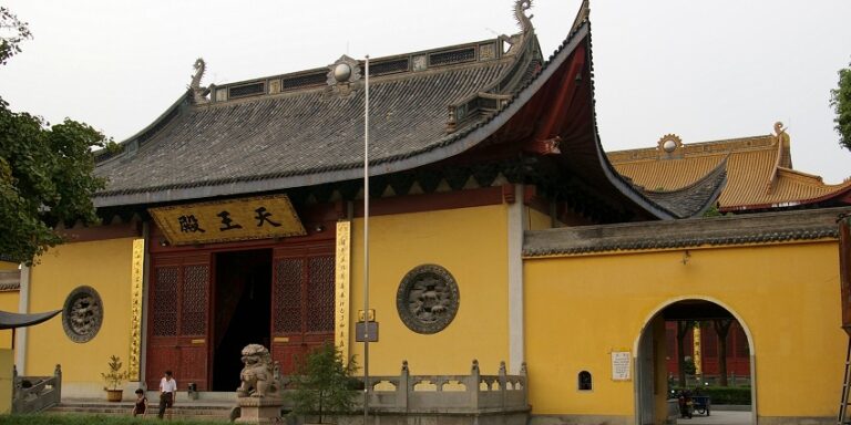 Longyou Caves: Explore The Underground Wonder Of China - TripXL