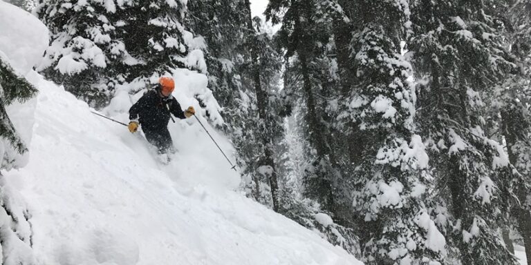 Snowboarding In India: Explore & Dive To The Best Trails - TripXL