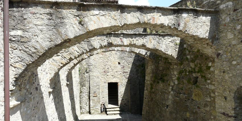 Tarapur Fort: Explore History, Architecture & Travel Guide - TripXL