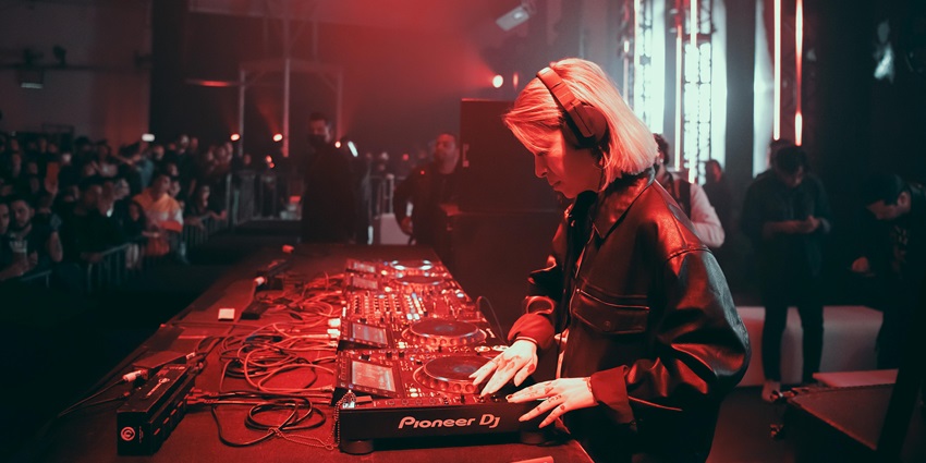 Moscow Russia Nightlife Where Thrilling Party Never Stops - TripXL