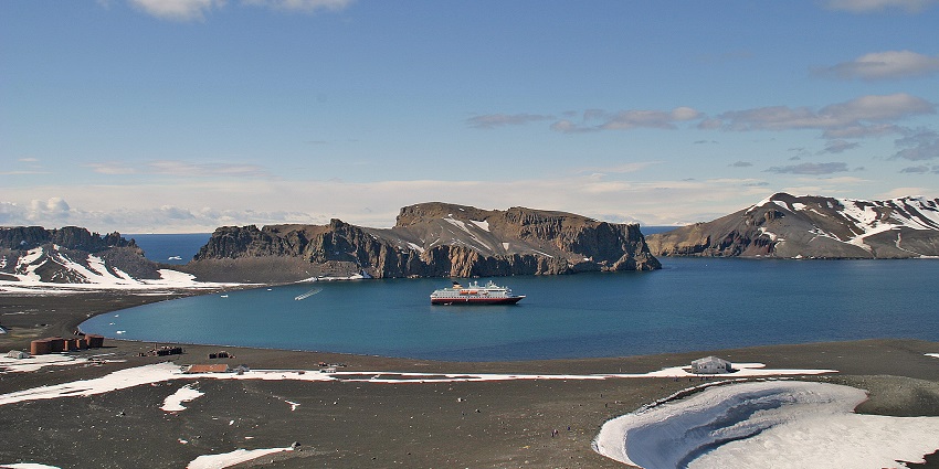 Lakes In Antarctica: The Hidden Wonders And Icy Landscapes - TripXL
