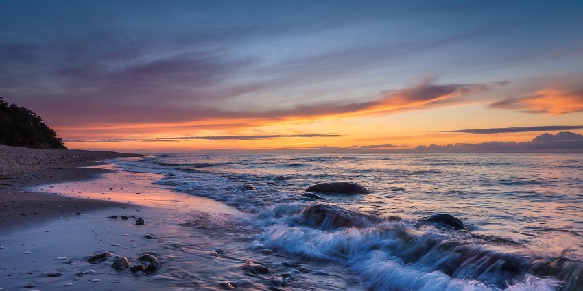 Top 9 Beaches In Lisbon: Vacay Amidst Sun, Sand & Serenity - TripXL