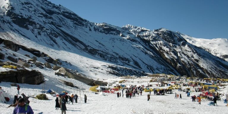 Snowboarding In India: Explore & Dive To The Best Trails - TripXL