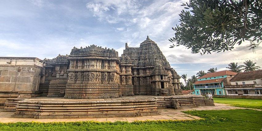 Temples Near Sholinganallur: A Sacred Destination For Seekers - TripXL
