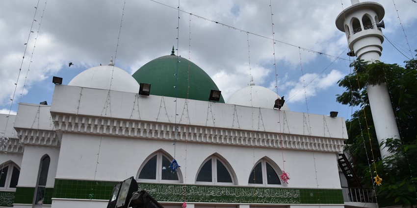 Explore The Most Iconic Shia Mosques In India - TripXL