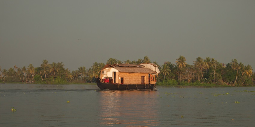 The Best Salt Water Lakes In Kerala For A Scenic Escape - TripXL