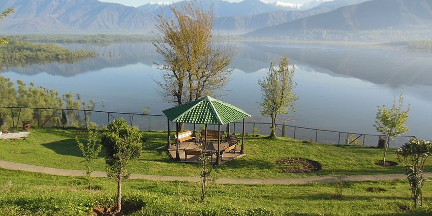 Explore The 10 Famous Lakes In Jammu And Kashmir - TripXL