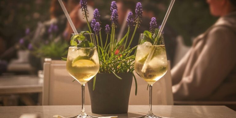 Boracay Nightlife: Top Beach Parties, Bars & Clubs To Visit - TripXL