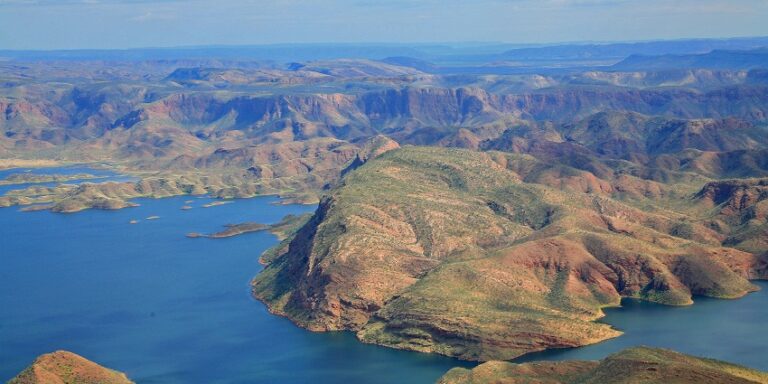 10 Largest Lakes In Australia: A Soothing Escape To Nature - TripXL